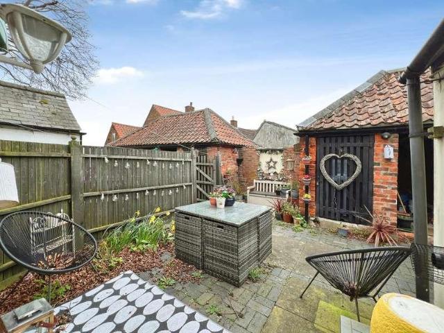 2 bed house for sale
