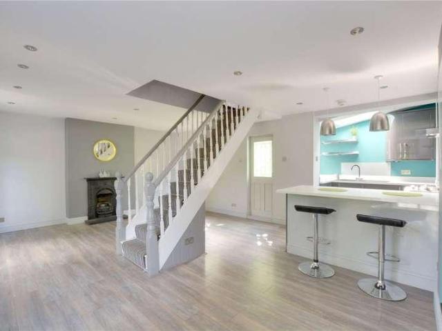 2 bed house for sale