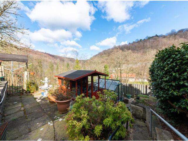 2 bed house for sale