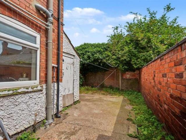 2 bed house for sale