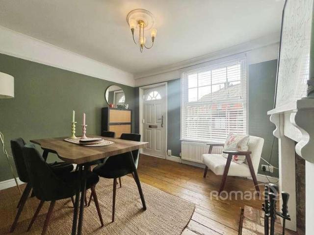 2 bed house for sale