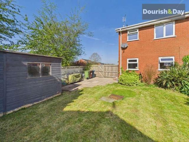 2 bed house for sale