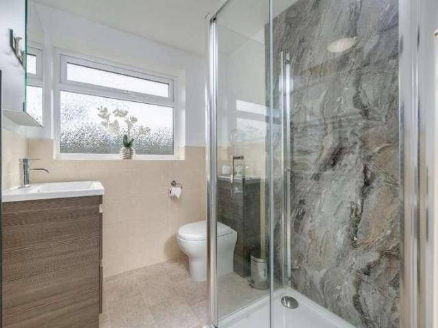 2 bed house for sale
