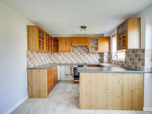 2 bed house for sale
