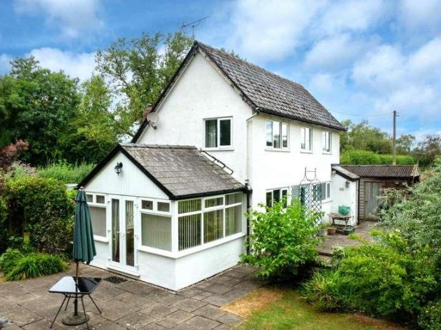 2 bed house for sale