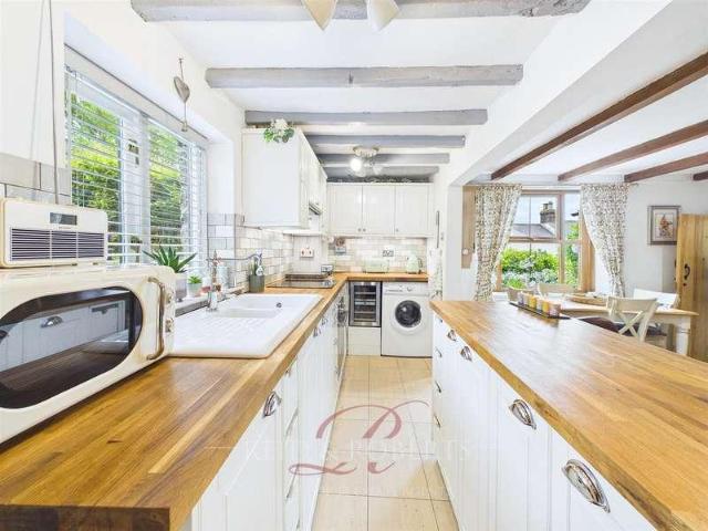 2 bed house for sale