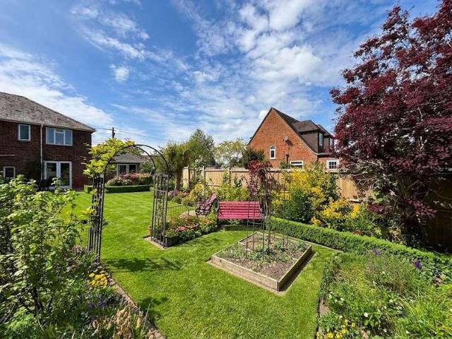 2 bed house for sale
