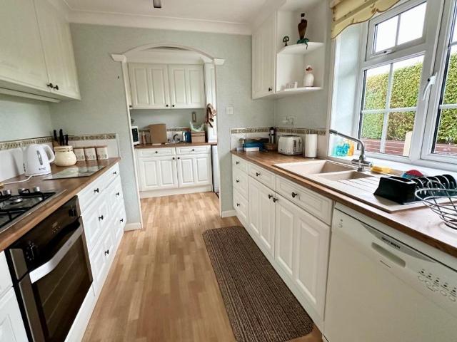 2 bed house for sale
