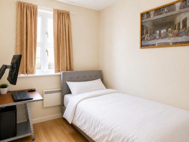 2 bed house for sale