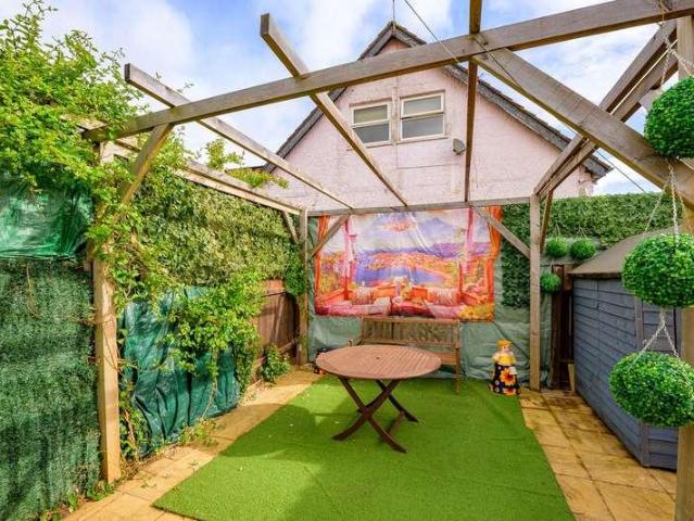 2 bed house for sale