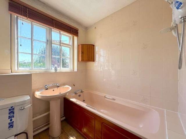 2 bed house for sale