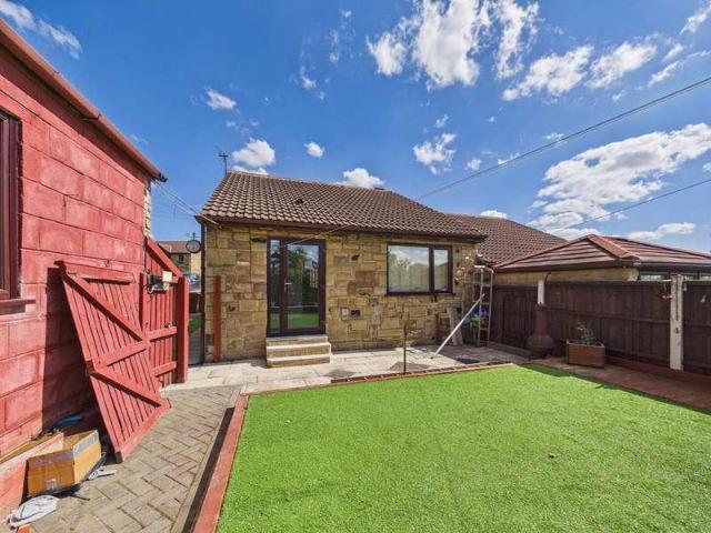 2 bed house for sale