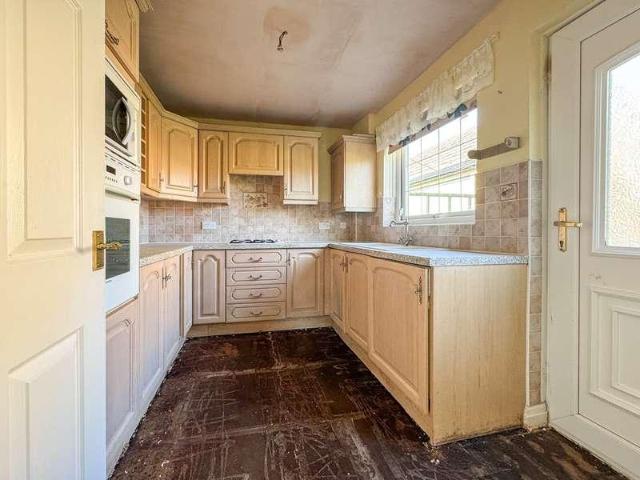 2 bed house for sale
