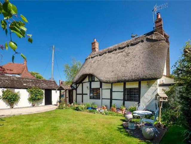 2 bed house for sale
