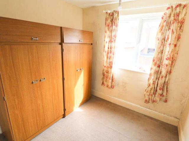 2 bed house for sale