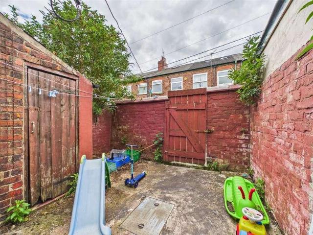 2 bed house for sale