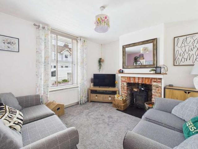 2 bed house for sale