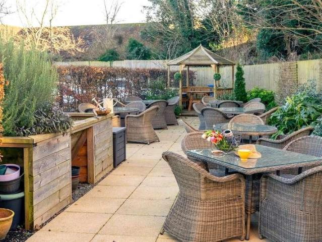 2 bed house for sale