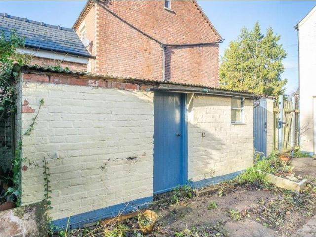 2 bed house for sale