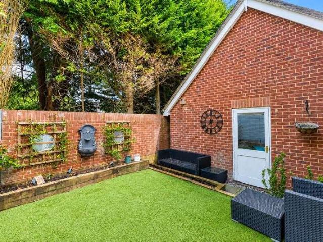 2 bed house for sale