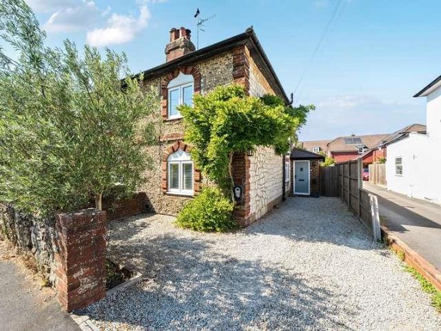 2 bed house for sale