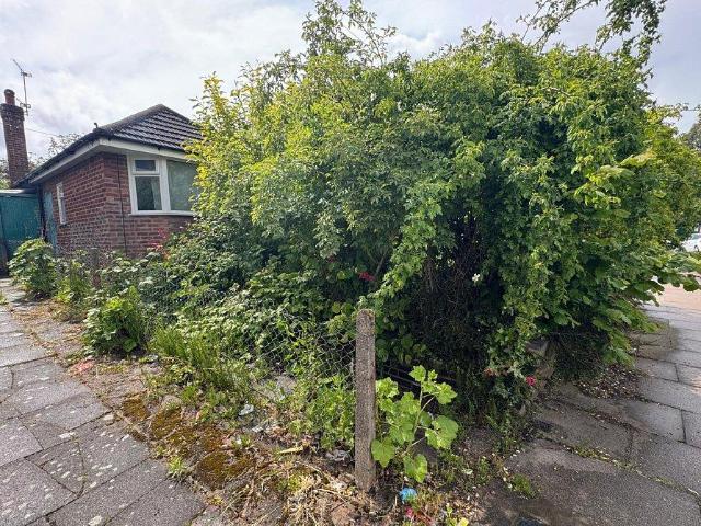 2 bed house for sale