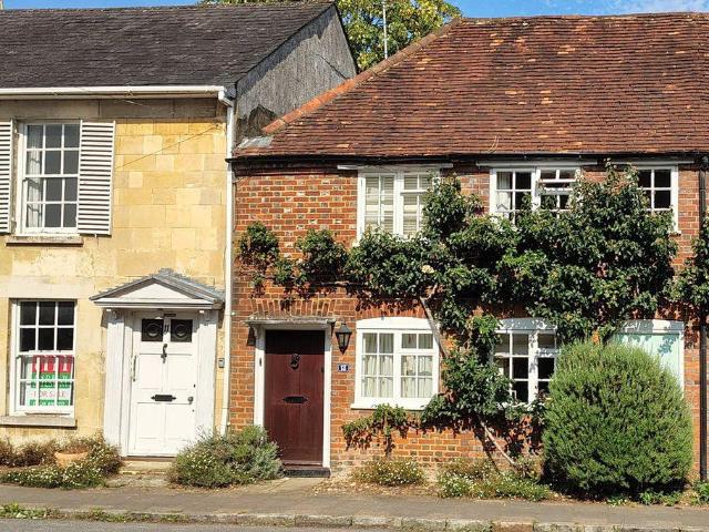 2 bed house for sale