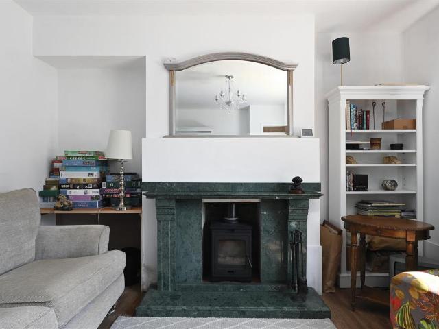 2 bed house for sale
