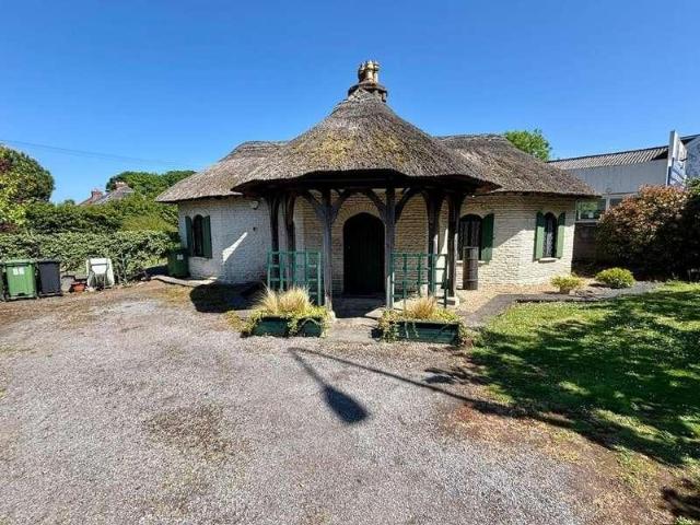 2 bed house for sale