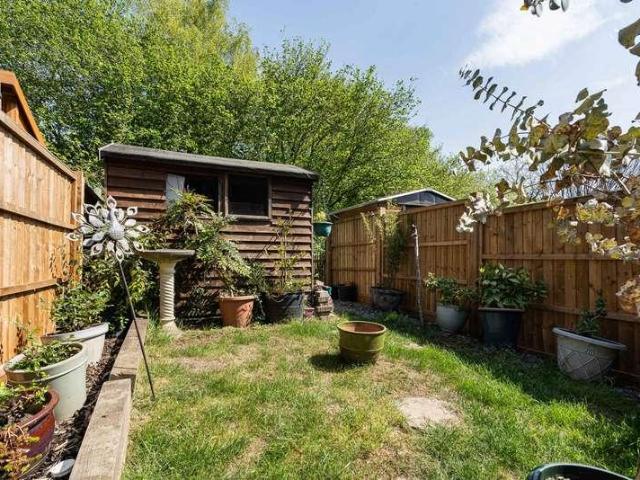2 bed house for sale