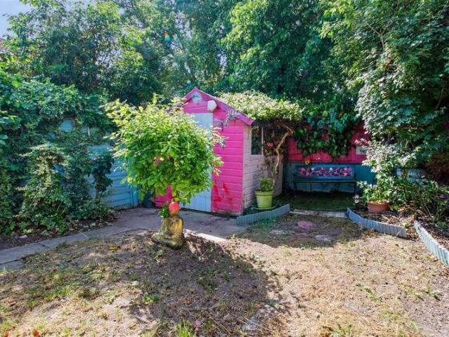 2 bed house for sale