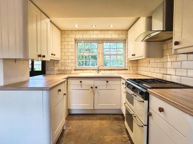 2 bed house for sale