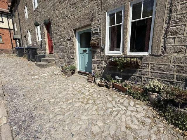 2 bed house for sale