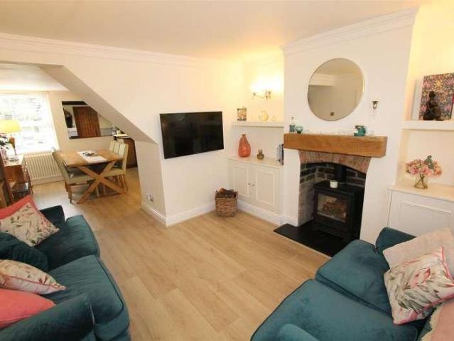 2 bed house for sale