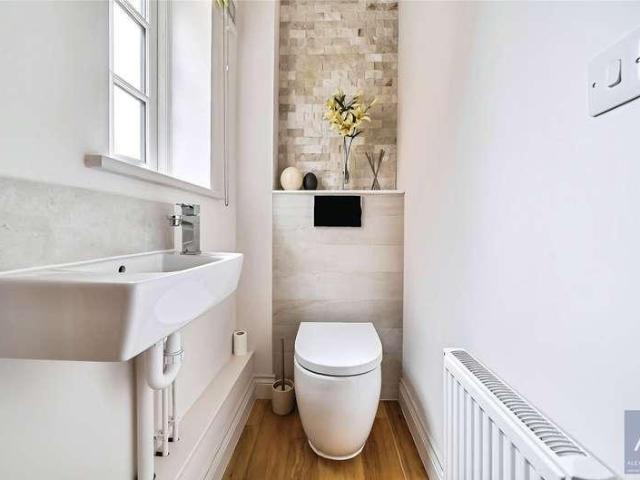 2 bed house for sale