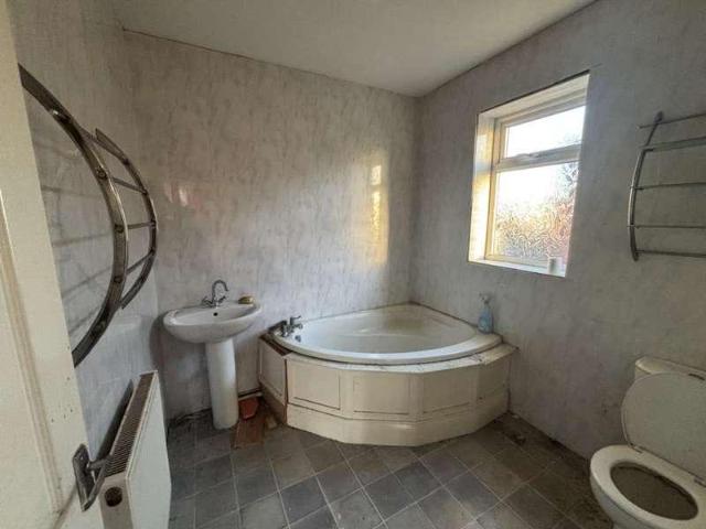 2 bed house for sale