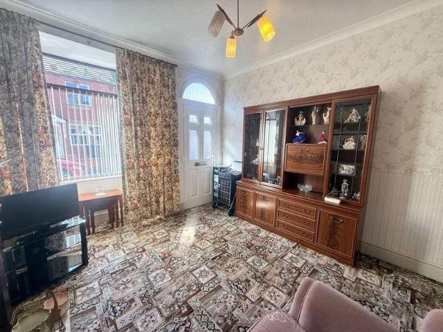 2 bed house for sale