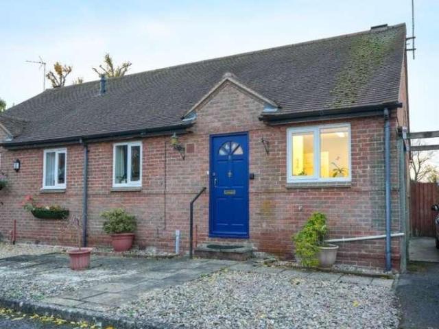 2 bed house for sale