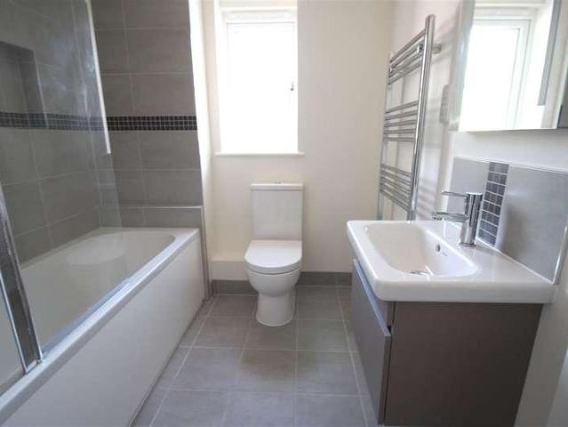 2 bed flat for sale