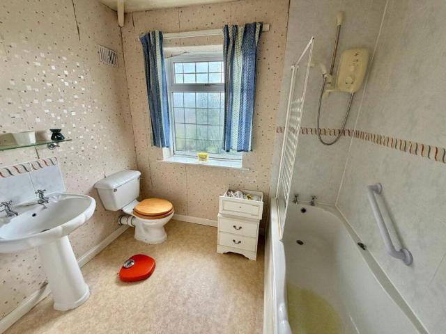 2 bed house for sale