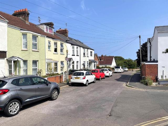 2 bed house for sale