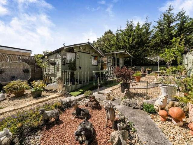 2 bed house for sale