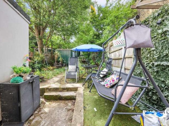 2 bed house for sale