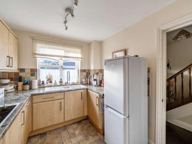 2 bed house for sale
