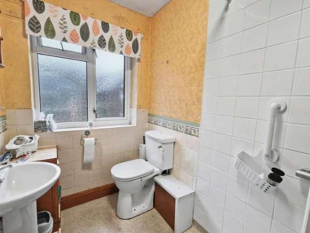 2 bed house for sale