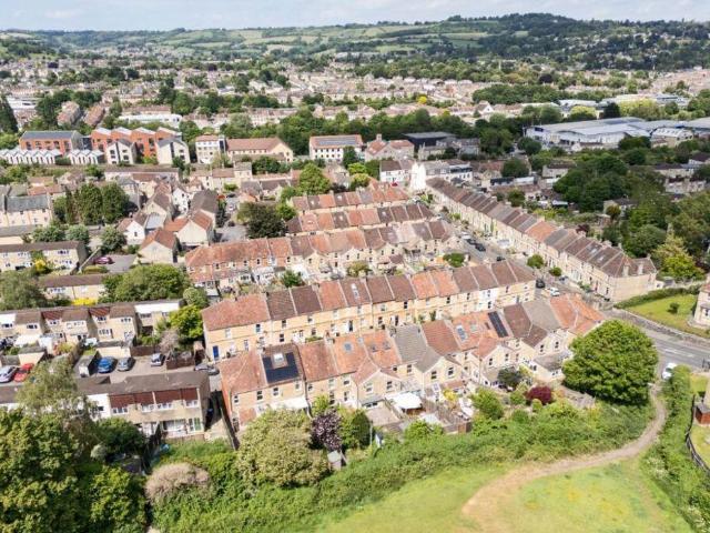 2 bed house for sale