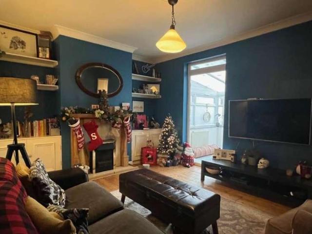 2 bed house for sale