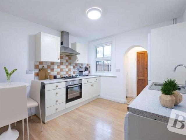 2 bed house for sale