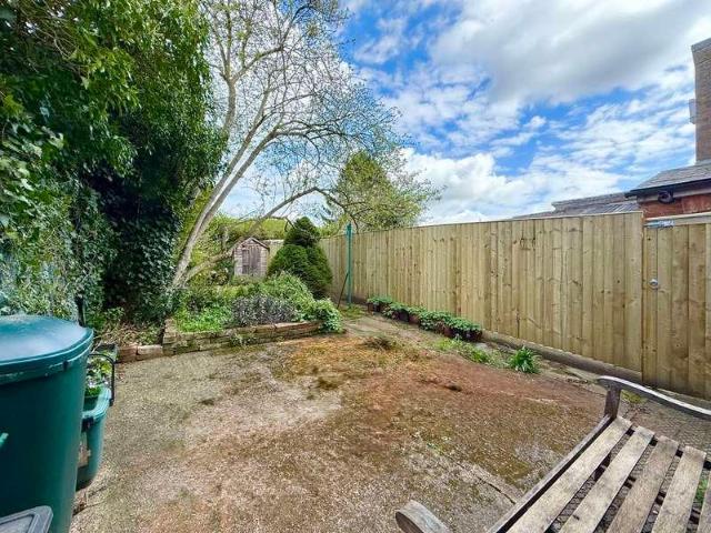 2 bed house for sale
