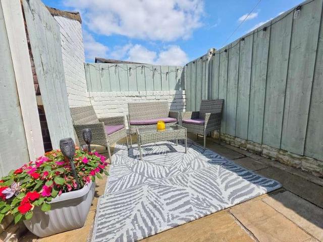 2 bed house for sale